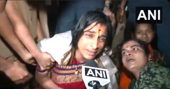 Telangana:मंदिर पर बुलडोजर कार्रवाई को लेकर बवाल, विरोध कर रहीं माधवी ...