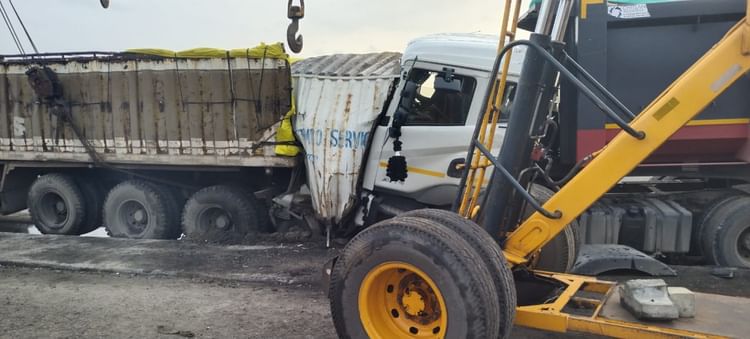 Horrific Accident On Nh-19 In Kaimur: Hiva Collides With Three Vehicles ...