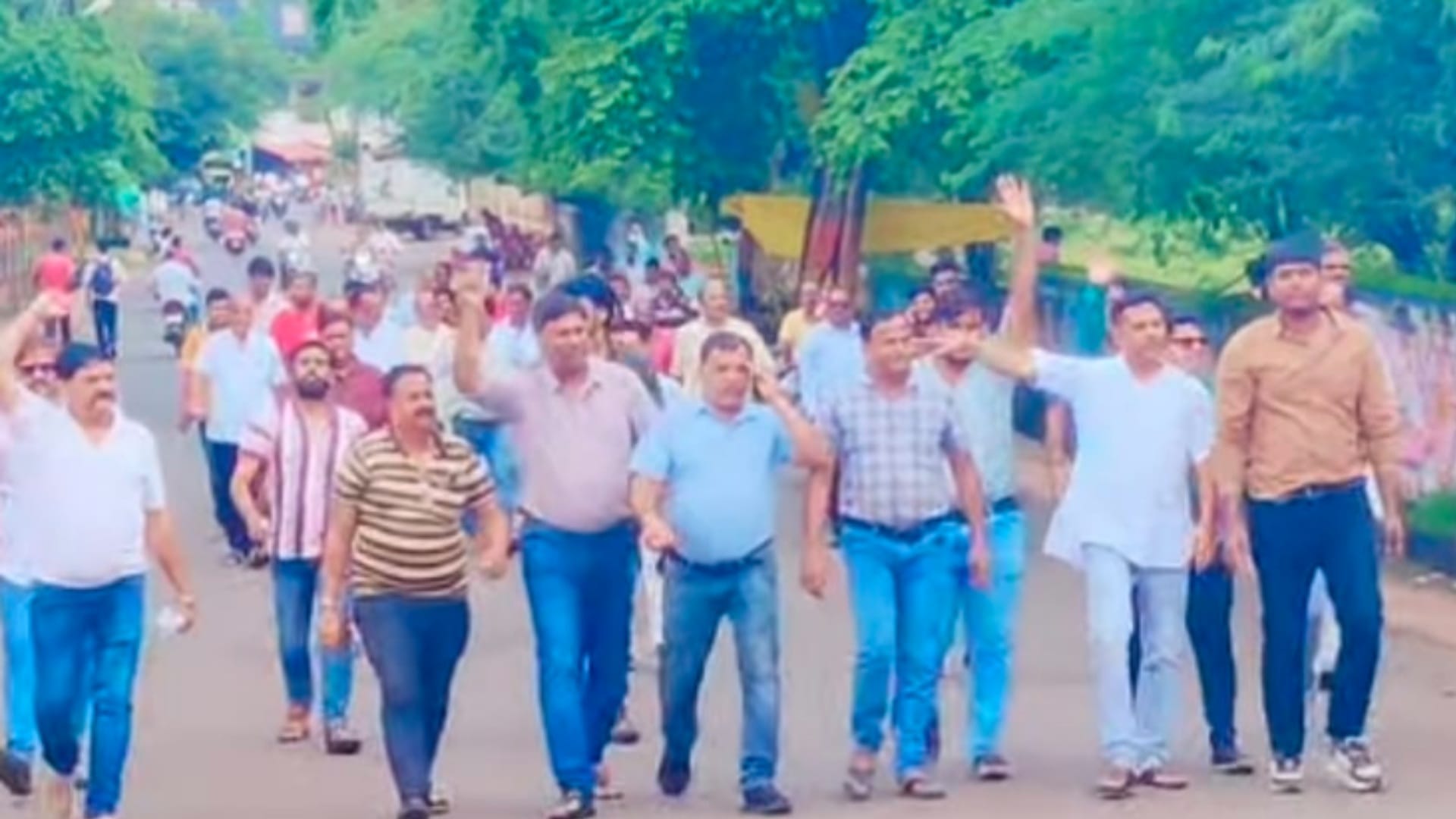 Mp News: Youth Forced To Apologize With Shoe On Head In Public Over Minor Dispute - Madhya ...