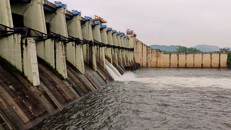 Up:24 साल बाद जुलाई में खुले रिहंद डैम के फाटक, ओबरा डैम का भी फाटक ...