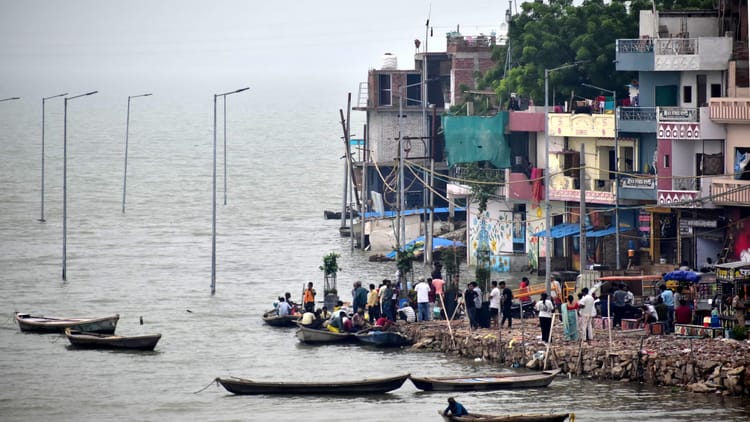 Prayagraj Flood :प्रयागराज में तेजी से बढ़ रहा है गंगा यमुना का जलस्तर ...