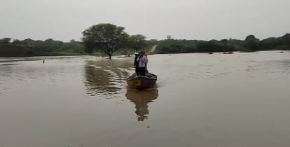 Kanpur:घाटमपुर में यमुना का जलस्तर खतरे के निशान से ऊपर, कई गांवों में ...