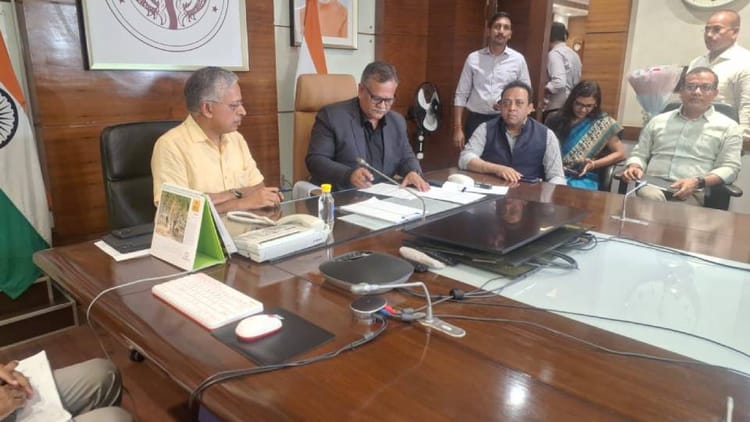 Up News:एसपी गोयल बनाए गए यूपी के नए मुख्य सचिव, ग्रहण किया पदभार; मनोज ...