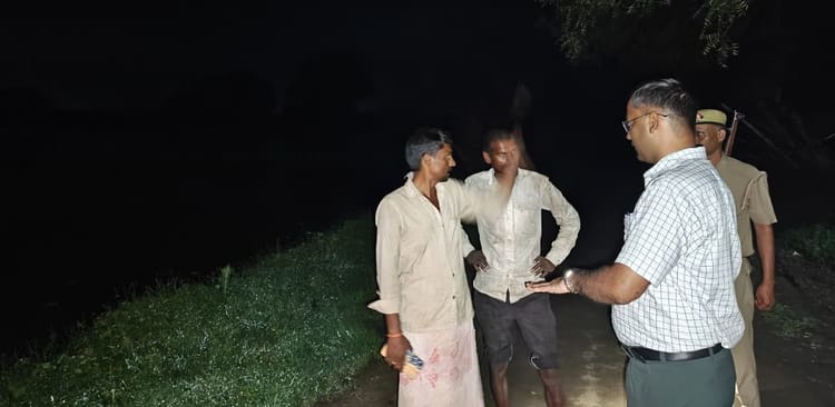 Kanpur:घाटमपुर में यमुना का कहर…रात भर पेट्रोलिंग करते रहे एसडीएम ...