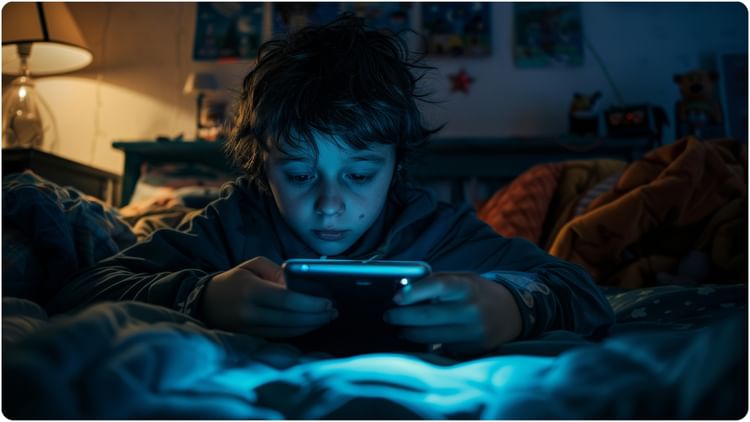 Late Night Phone Use Side Effects Know Raat Me Mobile Chalane Ke Nuksan ...