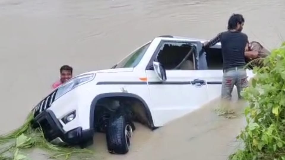 Gonda Road Accident Rain, Vehicle Speed And Turn Became Fatal The Reason Behind Gonda Accident ...