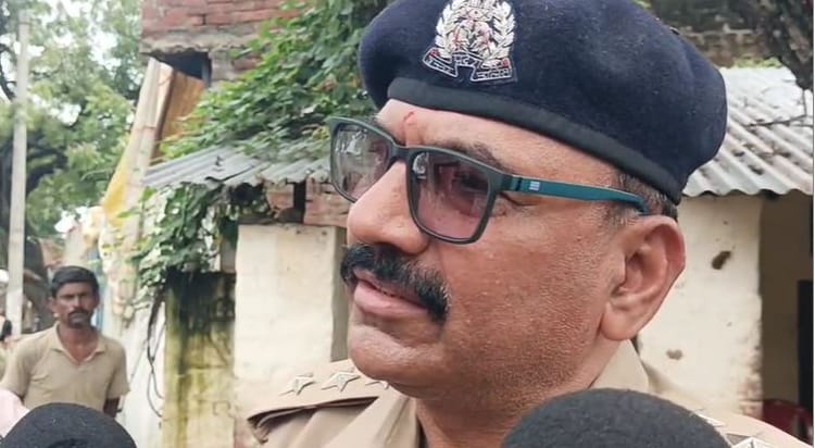 Upफंदे पर लटकी मिली युवती का लाश परिजनों ने लगाया दुष्कर्म के बाद 2961