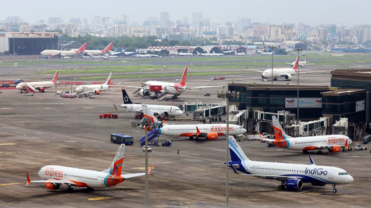 Mumbai:मुंबई हवाई अड्डे पर चेक-इन सिस्टम में आई तकनीकी खराबी, एअर ...