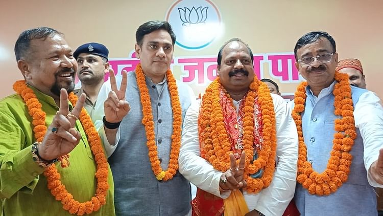 Bjp Ajay Maurya Elected Unopposed As District Panchayat President In Rudrapur - Amar Ujala Hindi ...