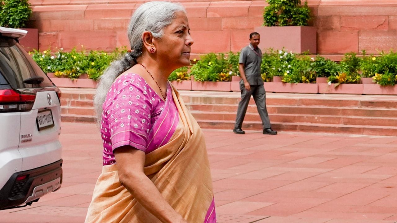 New Income Tax Bill:लोकसभा में हंगामे के बीच बिना चर्चा के दोनों कर ...