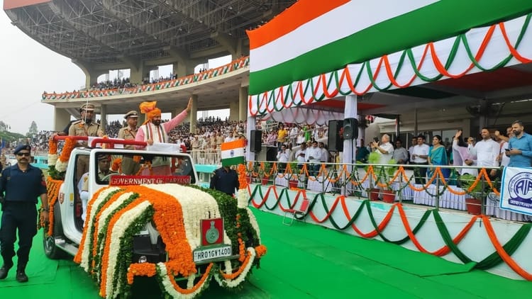 Cm Nayab Saini Hoist Flag In Rohtak Of Haryana - Amar Ujala Hindi News ...