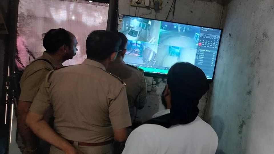 Missing Toddler Found With Uncle After Cctv And Mobile Tracking - Amar Ujala Hindi News Live ...