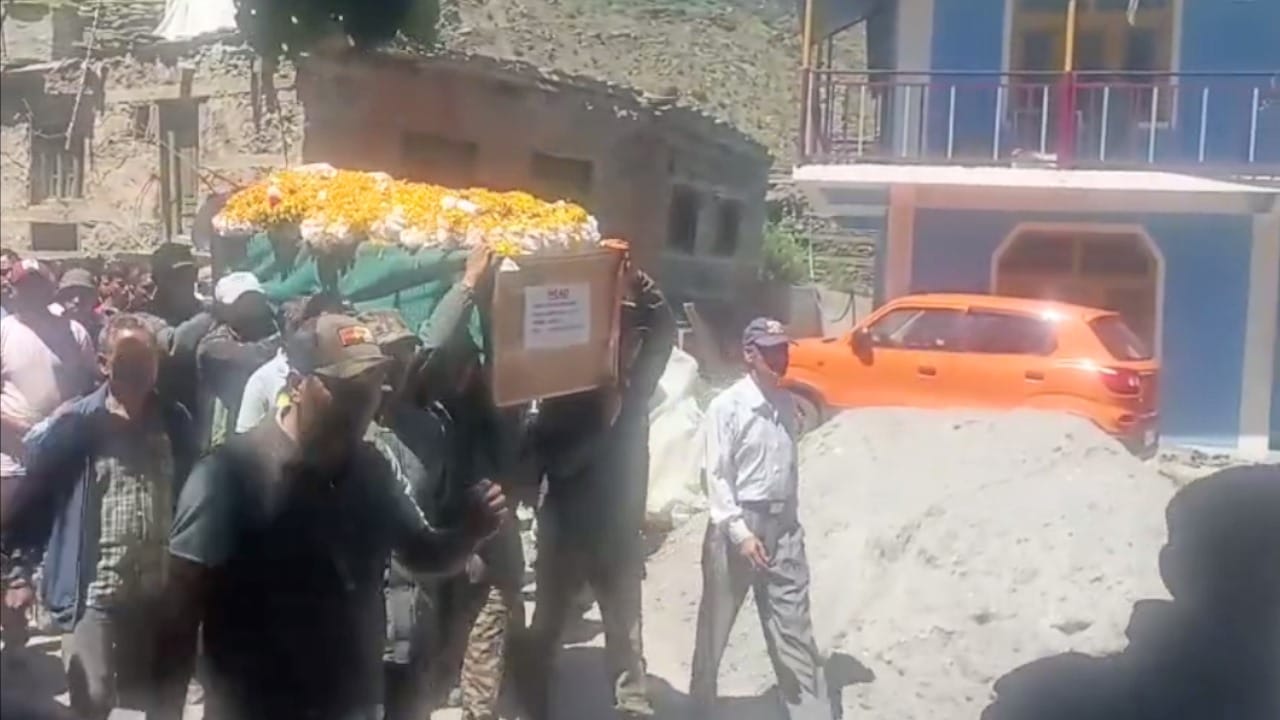 लाहाैल:चौथे दिन पैतृक गांव पहुंची अग्निवीर अरुण की पार्थिव देह, सैन्य ...
