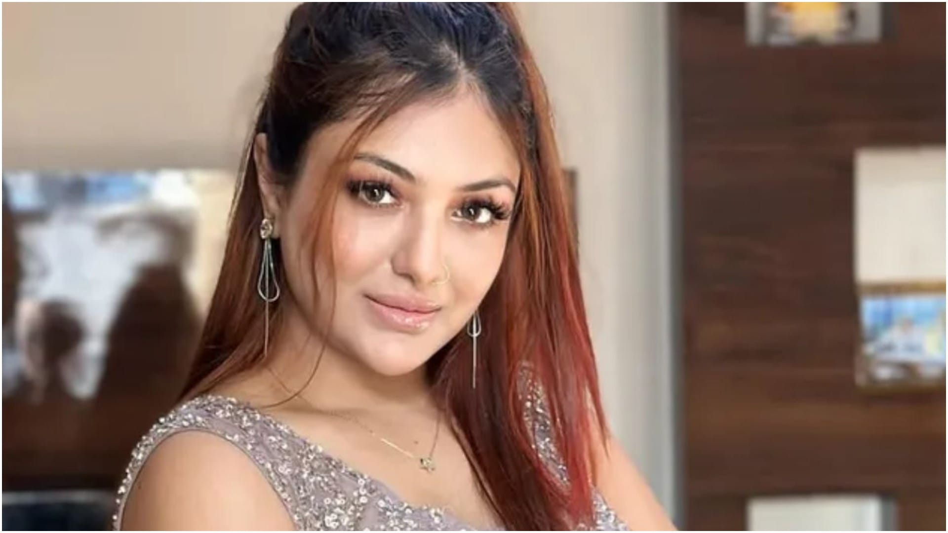 Khushi Mukherjee:खुशी मुखर्जी के 25 लाख के गहने हुए चोरी, नौकरानी पर ...