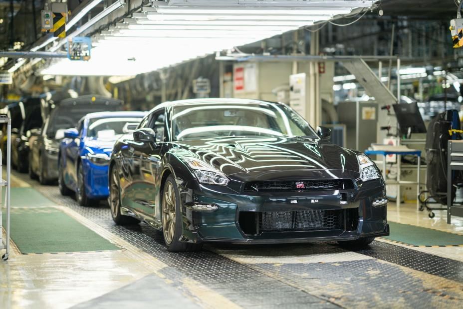 Nissan Pulls Plug On Gt-r Iconic Sports Car Bids Farewell To R35 Gt-r ...