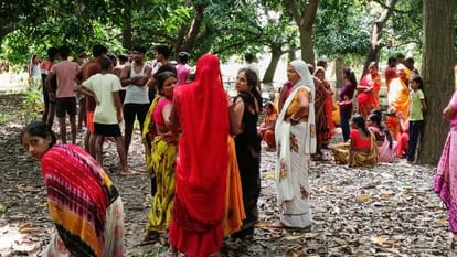 Bihar:नाबालिग किशोरी का पेड़ से लटका मिला शव, सामूहिक दुष्कर्म के बाद ...