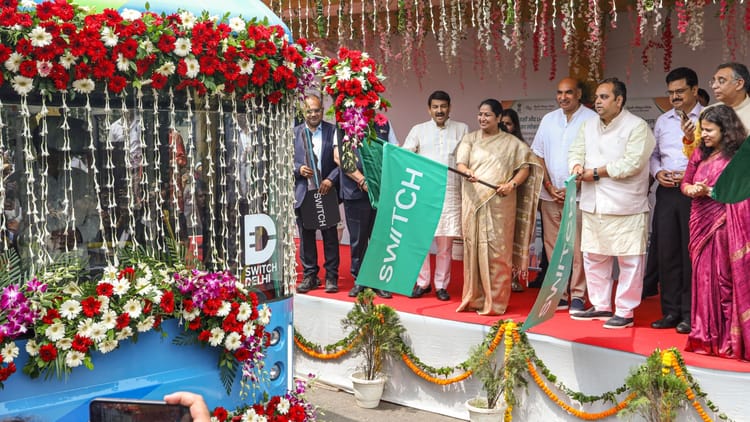 Delhi:डीयू के छात्रों के लिए फिर से शुरू की गई यू-स्पेशल बस सेवा ...