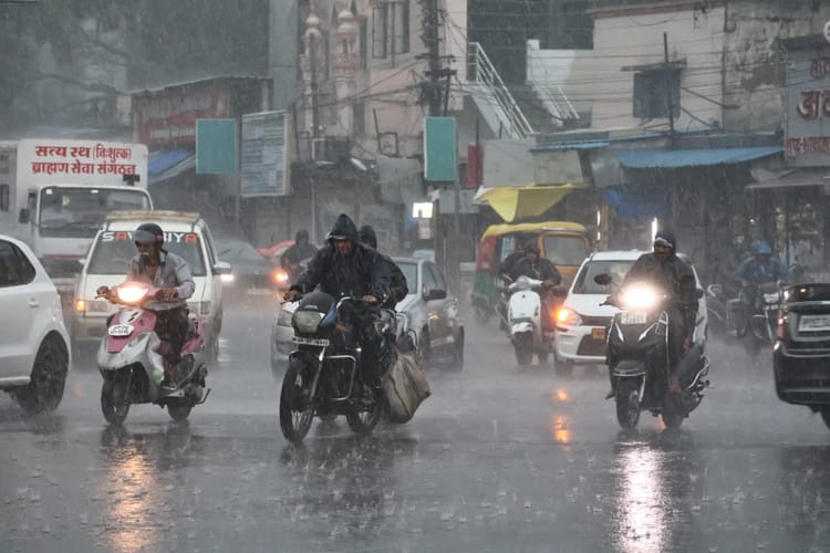 Mp Weather:mp में बारिश के दो स्ट्रॉन्ग सिस्टम एक्टिव, 10 जिलों में हुई बारिश, अगले तीन दिन भी ...
