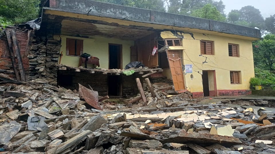 Uttarakhand News:अतिवृष्टि...दो मकान बहे, देवरानी-जेठानी की मौत, पिता ...