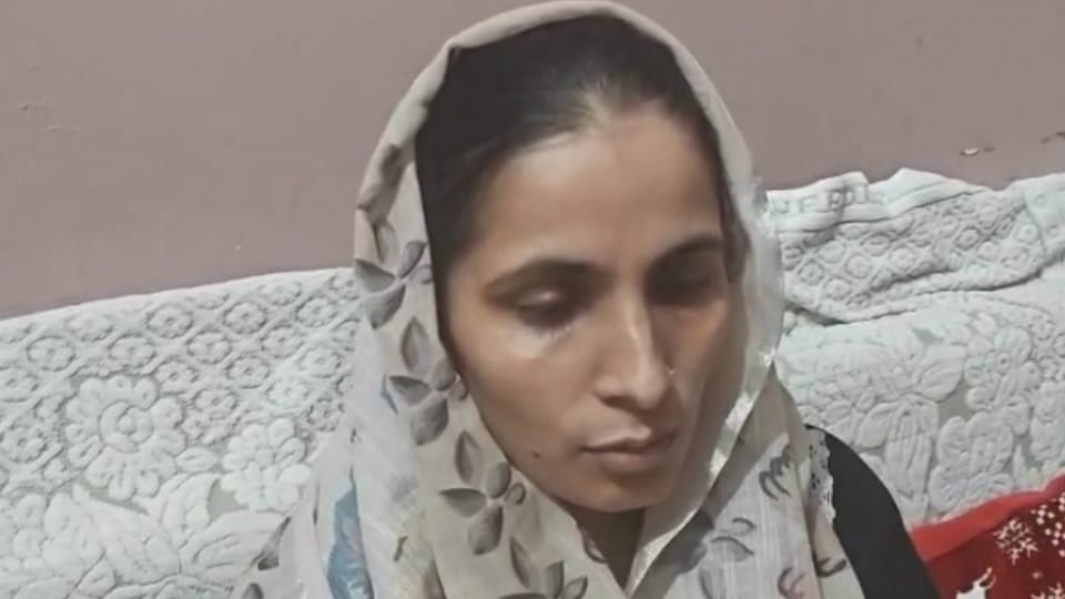 Nikki Murder Case:निक्की के घर पहुंची पुलिस, पिता-भाई और बेटे से पूछे ...