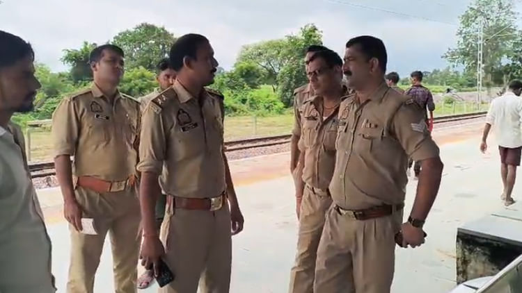 Ghatampur: Young Man Committed Suicide By Jumping In Front Of A Train At Patara Railway Station ...