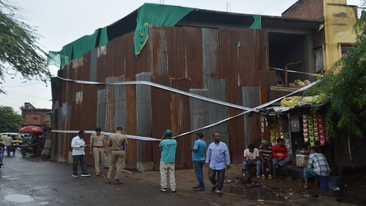 Ada Bulldozers Raze Amar Enclave Seal Illegal Construction Near Taj ...