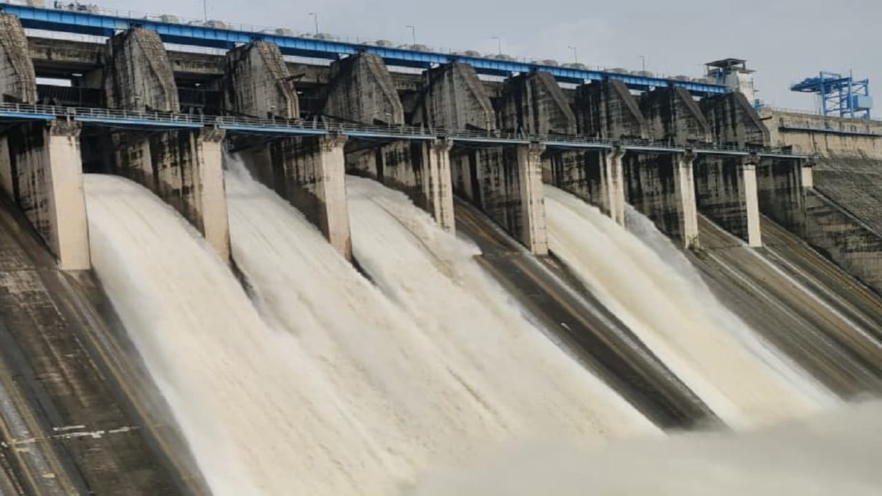 Korba:मिनीमाता बांगो बांध में जलस्तर बढ़ने से चार गेट खोले, 23420 ...