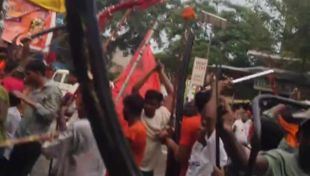Bihar News:सीवान में महावीरी झंडा मेला बना उपद्रव का अखाड़ा, पुलिस ...