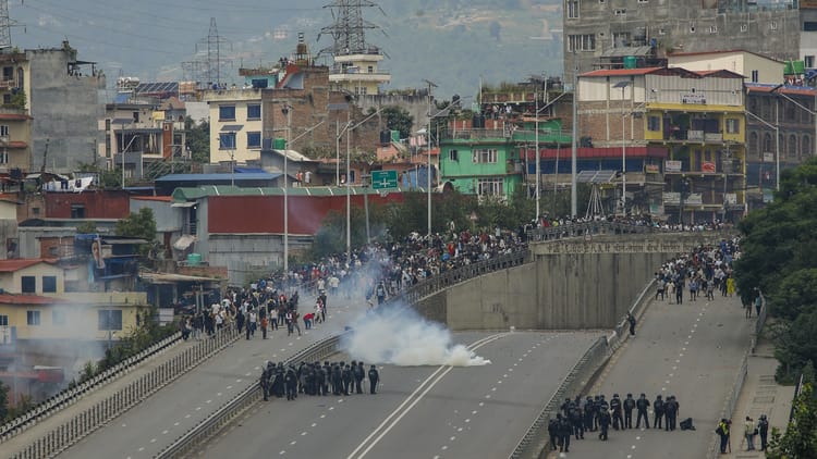 Nepal Crisis:लपटों में नेपाल का लोकतंत्र... गहराते संकट पर रूस बोला ...