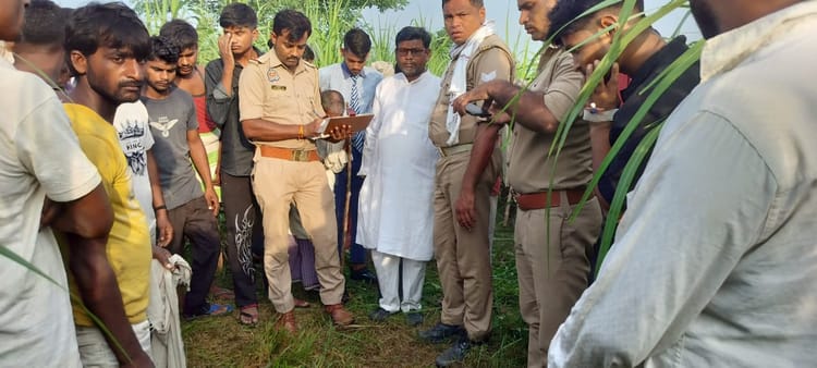 Bahraich:खाना खा रही मासूम को खींच ले गया वन्यजीव, खेत से मिला क्षत ...