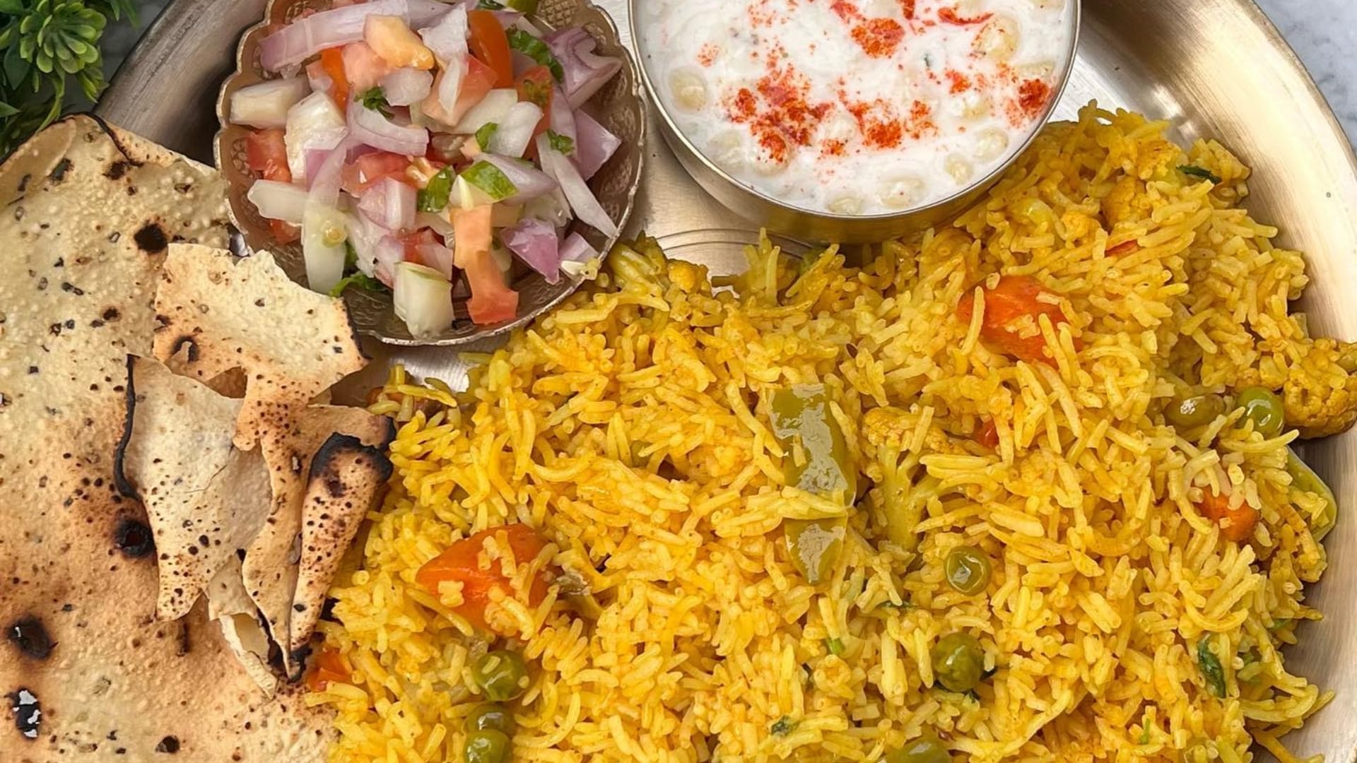 Tehri Recipe:घर से दूर रहते हैं तो आसान विधि से तैयार करें यूपी स्टाइल तहरी, खाकर आ जाएगा मजा ...