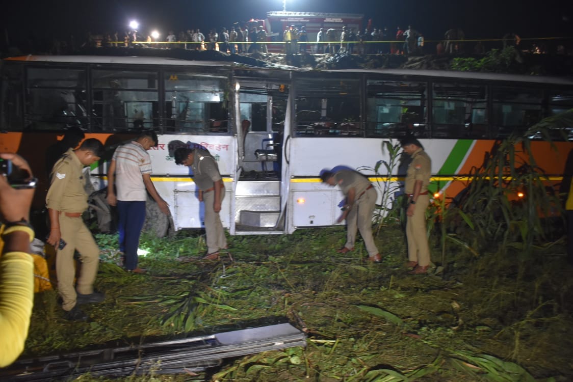 Lucknow Bus Accident:पांच मौतों की असल वजह क्या? कंडक्टर और चश्मदीद की ...