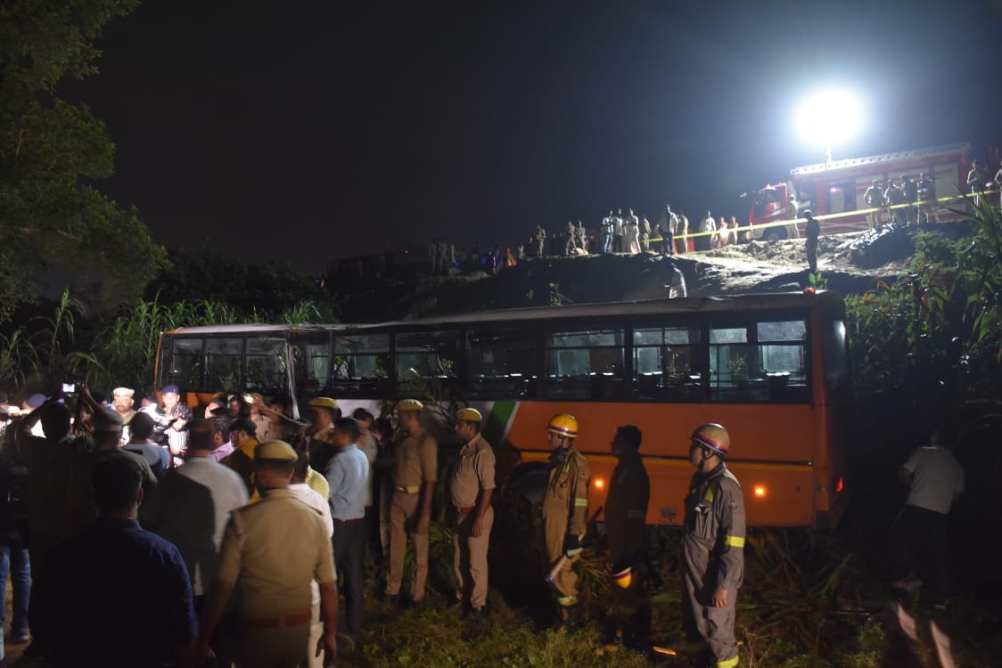 Lucknow Bus Accident:पांच मौतों की असल वजह क्या? कंडक्टर और चश्मदीद की ...