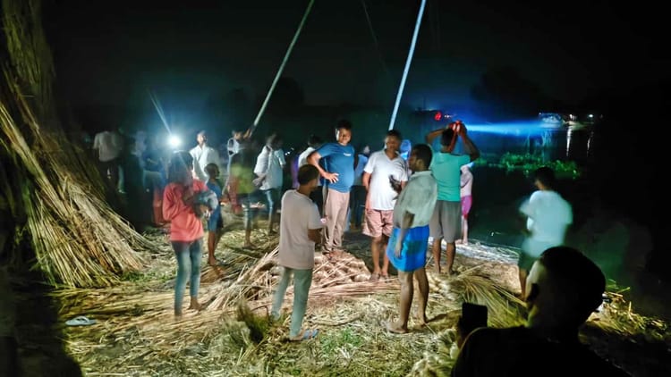 Bihar News: Boat Accident In Supaul, Boat Carrying 14 People Capsizes ...