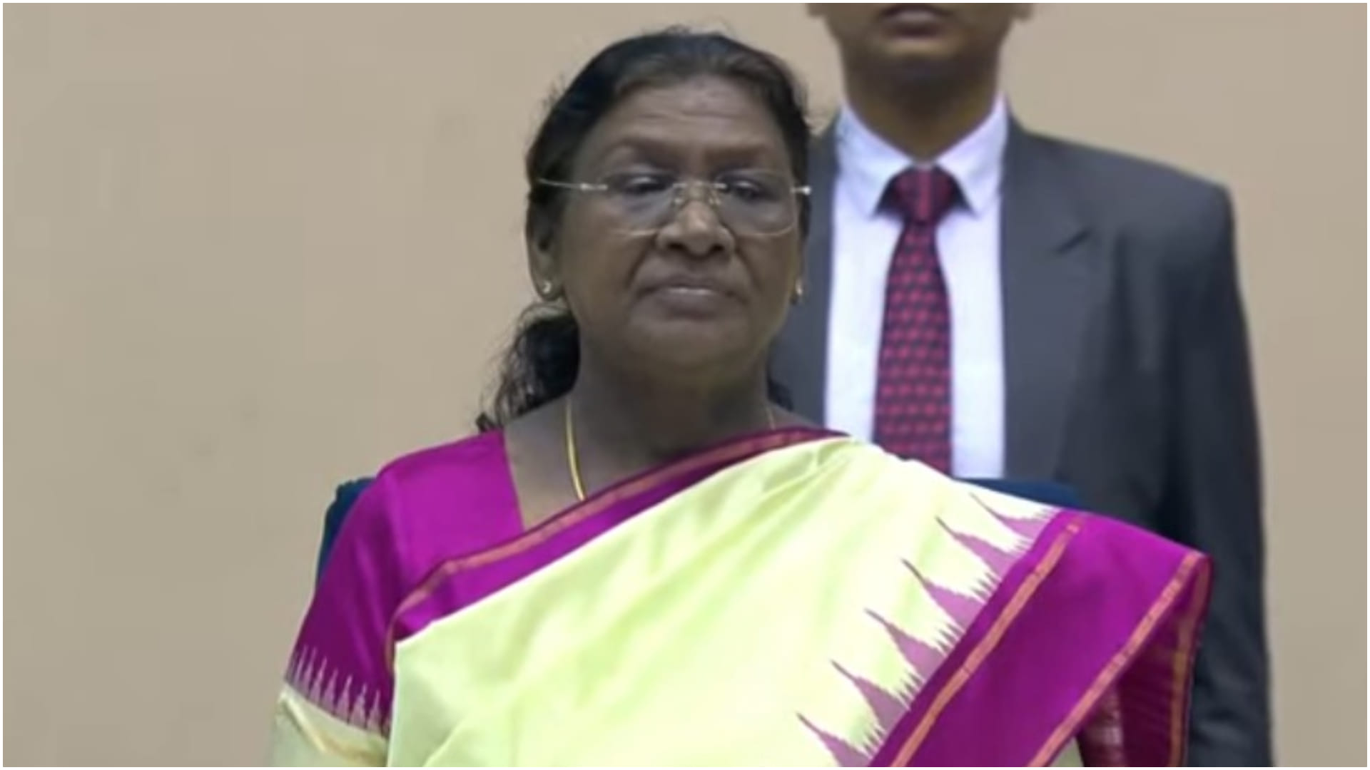 President Draupadi Murmu Will Begin Mathura-vrindavan Visit From Banke Bihari Darshan - Amar ...