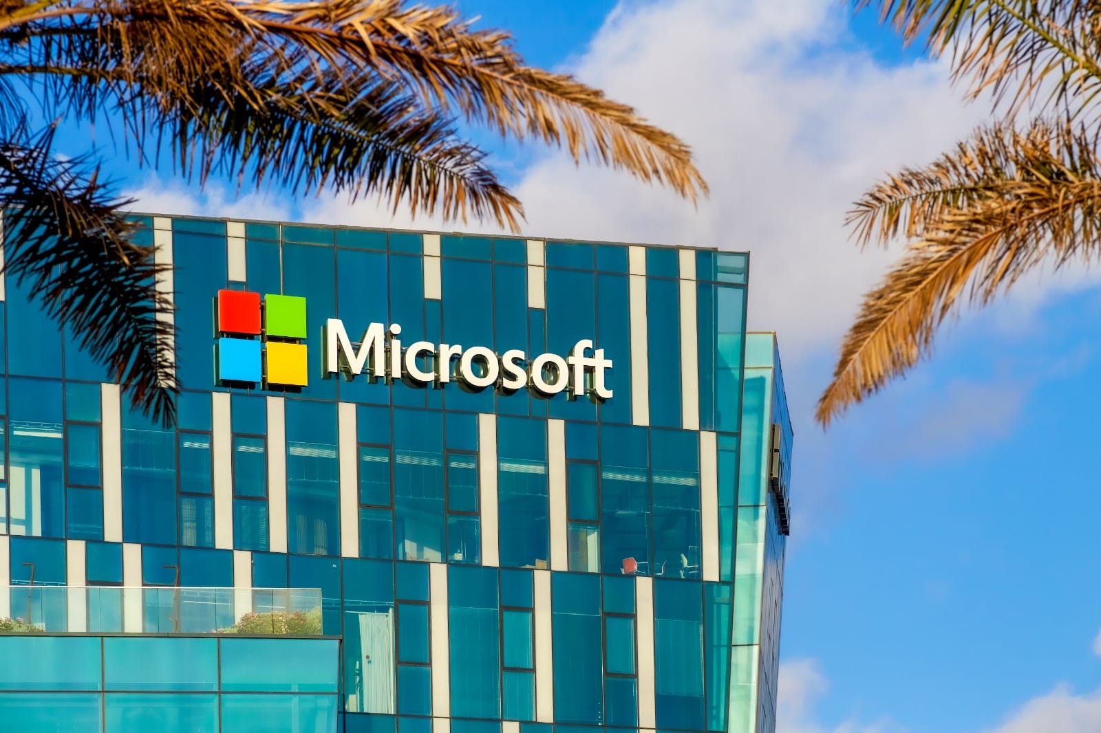 Ai-क्लाउड में बड़ा दांव:अमेरिका में माइक्रोसॉफ्ट के 15 नए डेटा सेंटर को ...