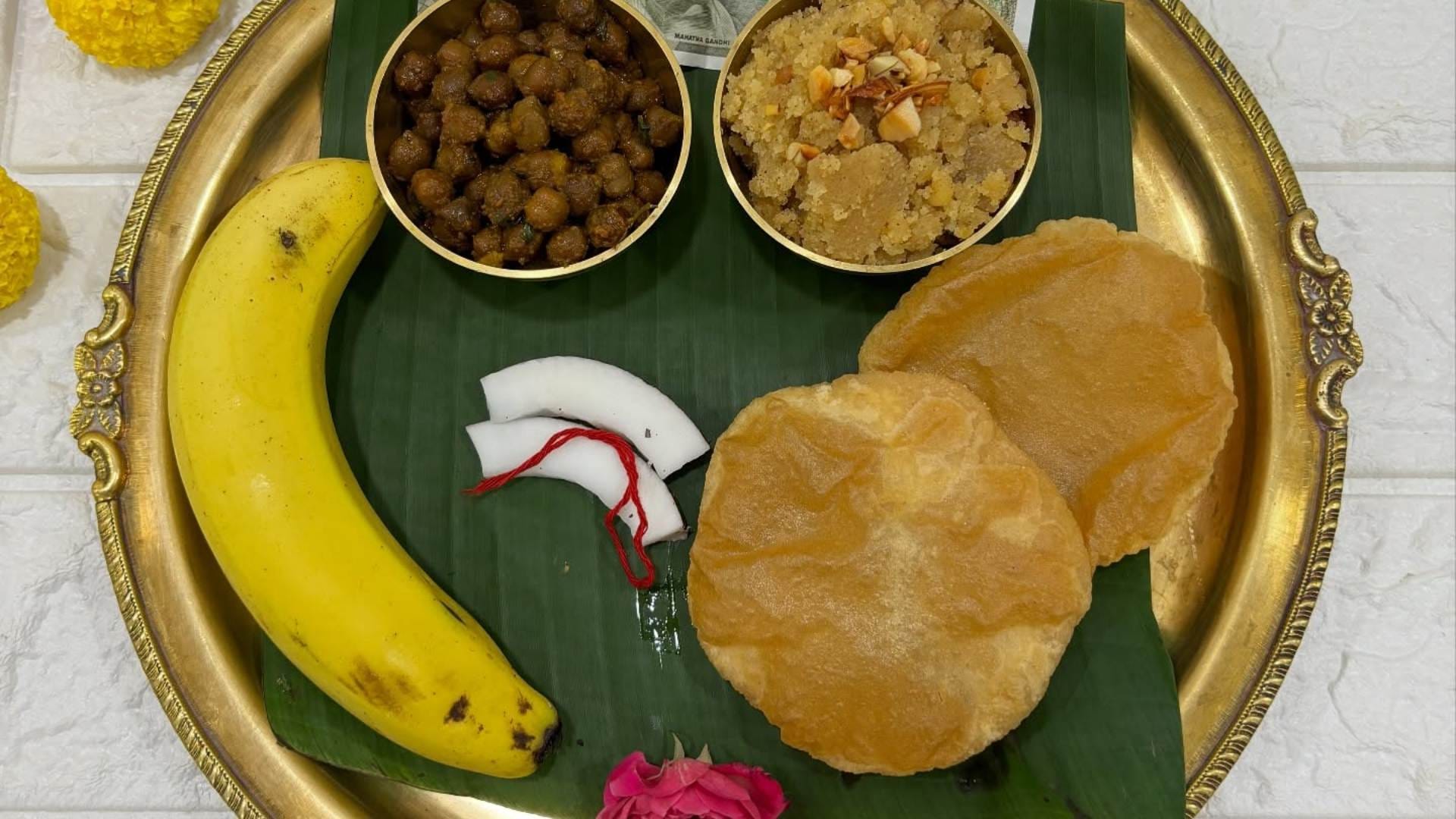 Halwa Poori Chana Recipe In Hindi For Mahanavami 2025 Puja Traditional ...