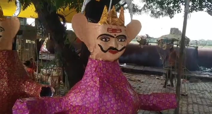 Kanpur:धूप खिलने से पुतला कारीगरों के चेहरे खिले, आज और कल बारिश न होने ...