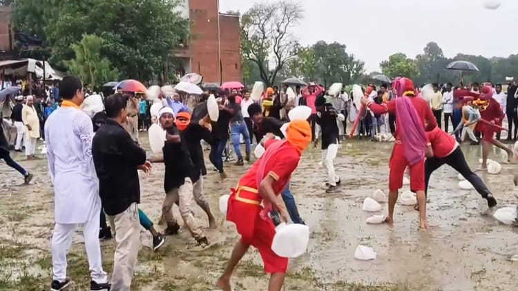 Kaushambi :झमाझम बारिश के बीच हुआ दारानगर का ऐतिहासिक कुप्पी युद्ध ...