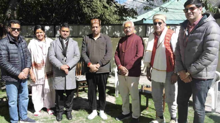 Badrinath Dham: भगवान बदरी विशाल के दर्शन को पहुंचे पीएम मोदी के भाई ...