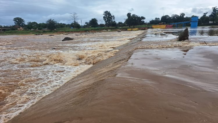 Cg News:रामानुजगंज में मूसलाधार बारिश से जनजीवन अस्त-व्यस्त, कन्हर नदी ...
