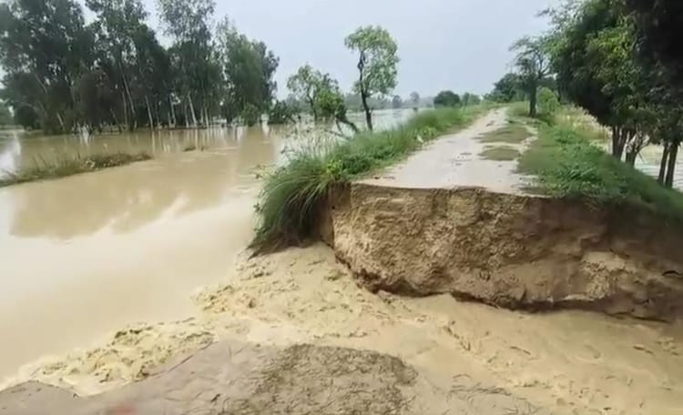 Bihar News :नेपाल में नदी का तटबंध टूटा, सीतामढ़ी में बाढ़ जैसे हालात ...