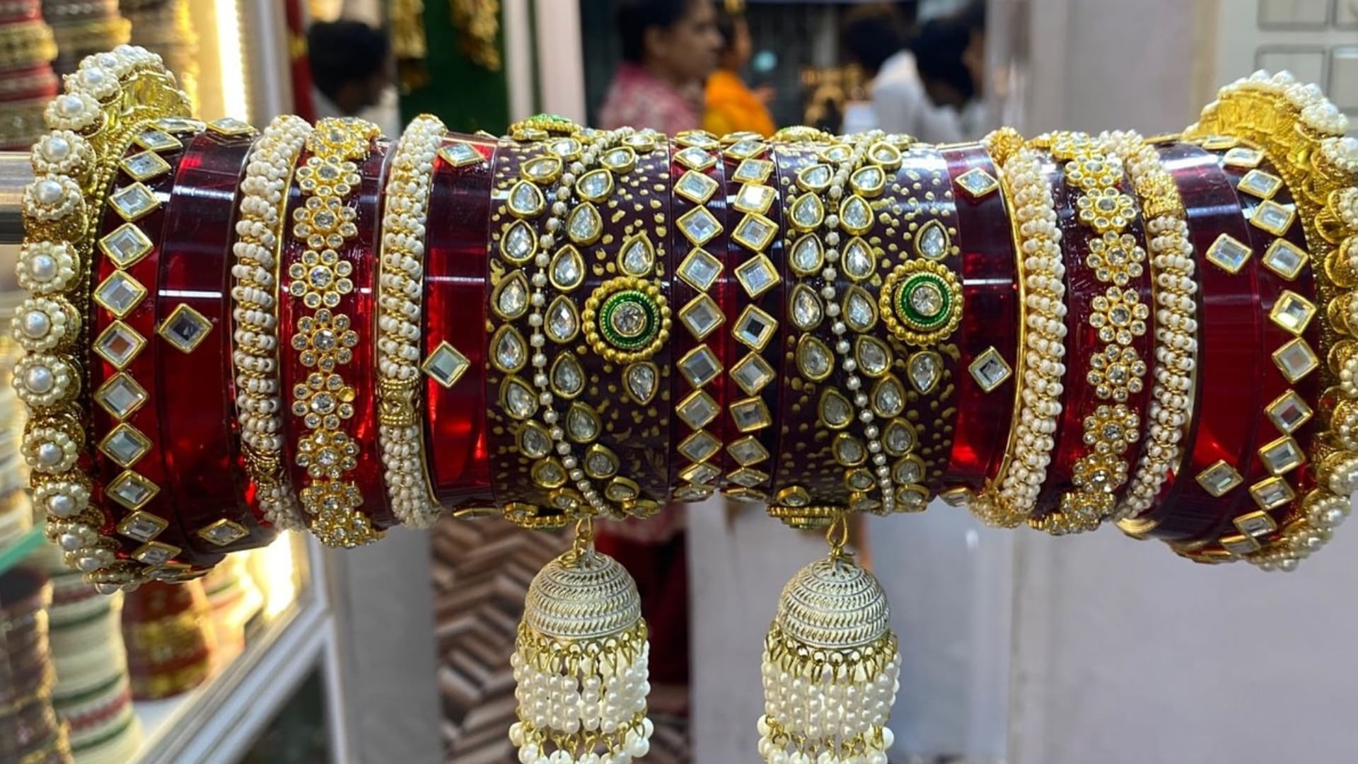 16 Shringar Items:श्रृंगार की इन 16 चीजों के बिना अधूरा है करवा चौथ का ...