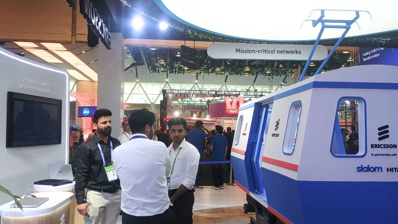 Imc 2025:अब चश्मा पहनकर घूमते-फिरते देखें टीवी, रियल टाइम में पता चलेगी ट्रेन की खराबी, नई ...