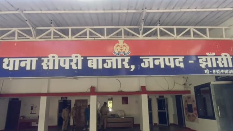 Jhansi:पुरानी रंजिश में भतीजे की तलवार मारकर हत्या, चाचा की हालत नाजुक ...