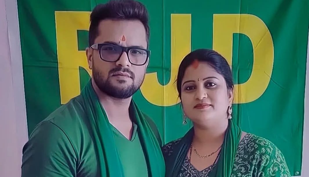 Bihar Election:खेसारी लाल की पत्नी के नामांकन में फंसा पेंच, लालू ने छपरा से चुनाव लड़ने का दिया ...