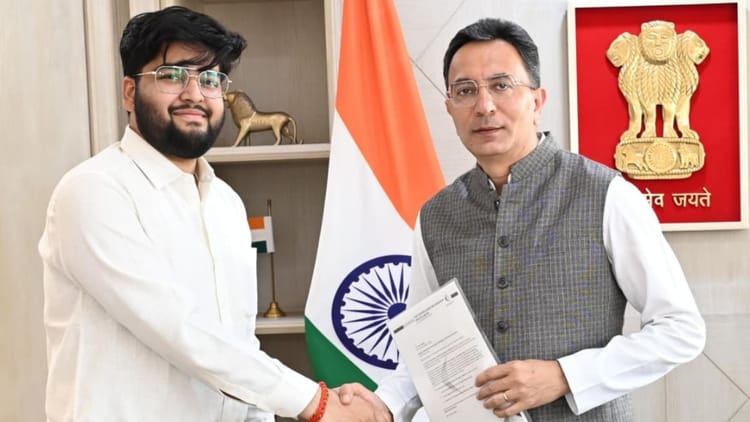 Up News:सेमीकंडक्टर चिप बनाएंगे बदायूं के इंजीनियर तुषार गुप्ता ...