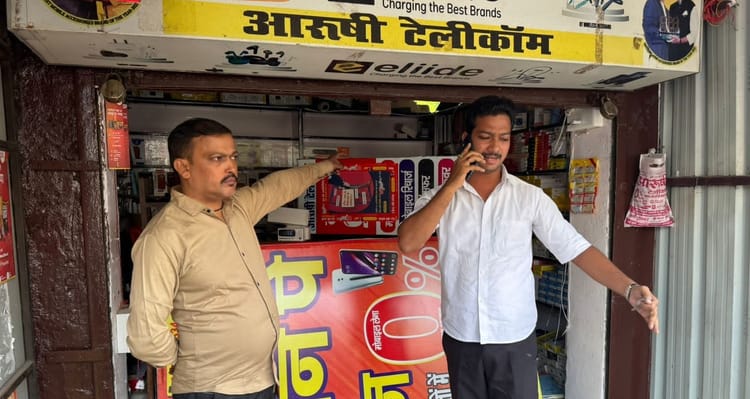 Kanpur:मोबाइल दुकान में चोरी…थाने से 100 मीटर दूरी पर वारदात, दुकान के ...