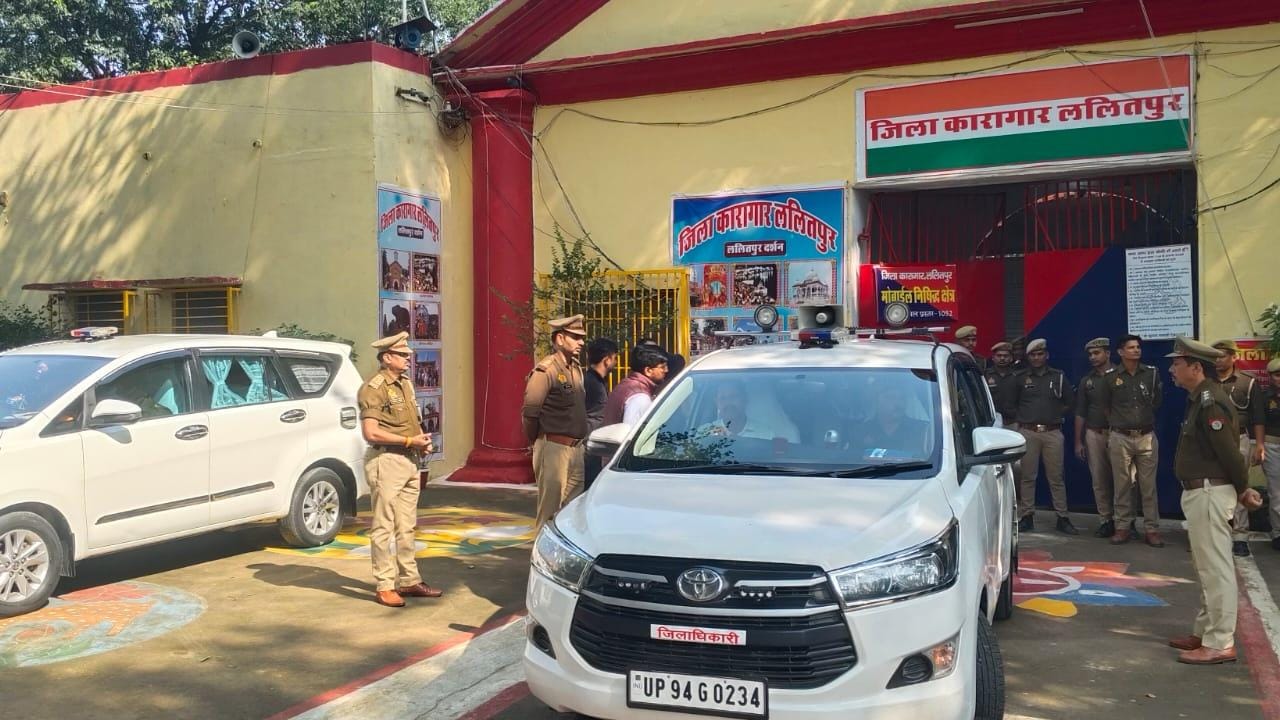 ललितपुर जेल से रंगदारी और धमकी:प्रशासन में हड़कंप...जांच में बंदी के ...