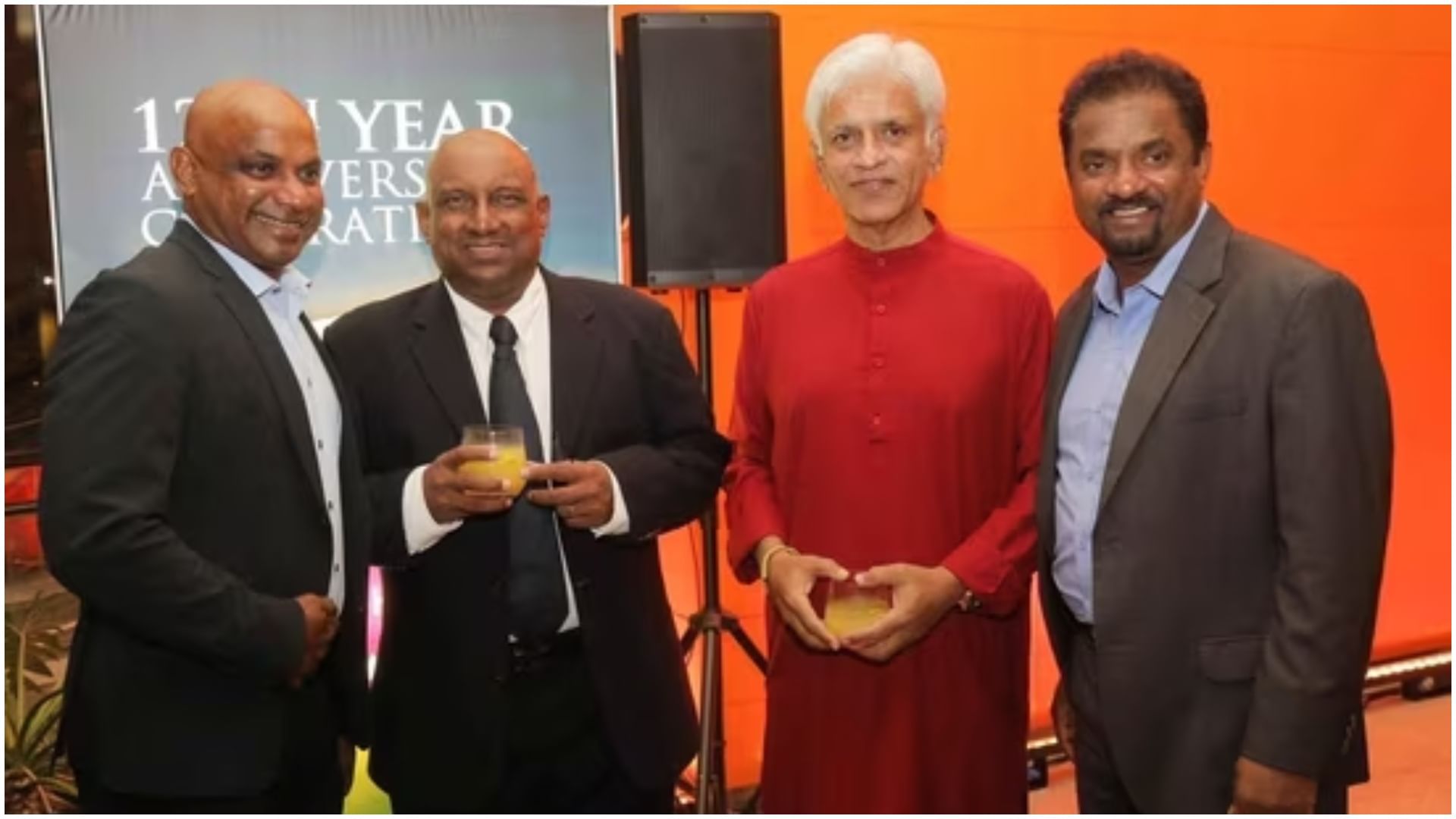 क्या ये वही रणतुंगा हैं?:जयसूर्या और मुरलीधरन संग फोटो में उन्हें पहचान ...